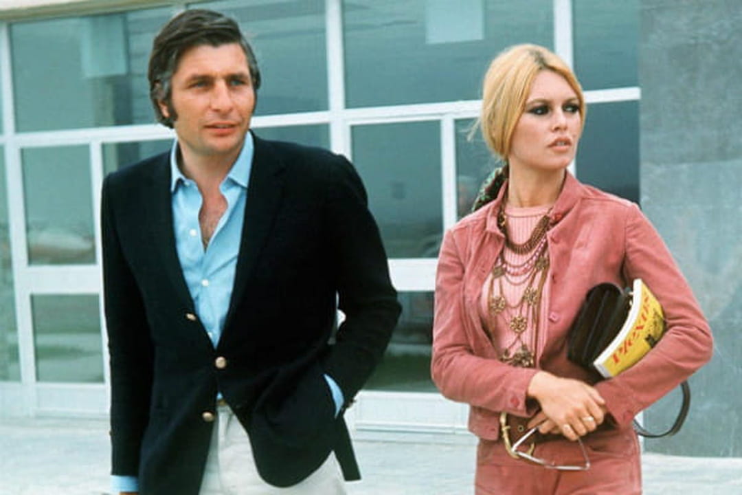 Brigitte Bardot en ensemble vieux rose