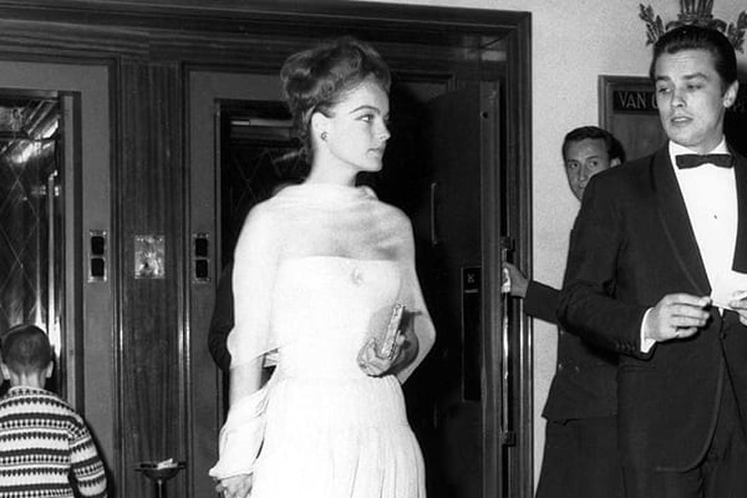 Romy Schneider en robe bustier blanche