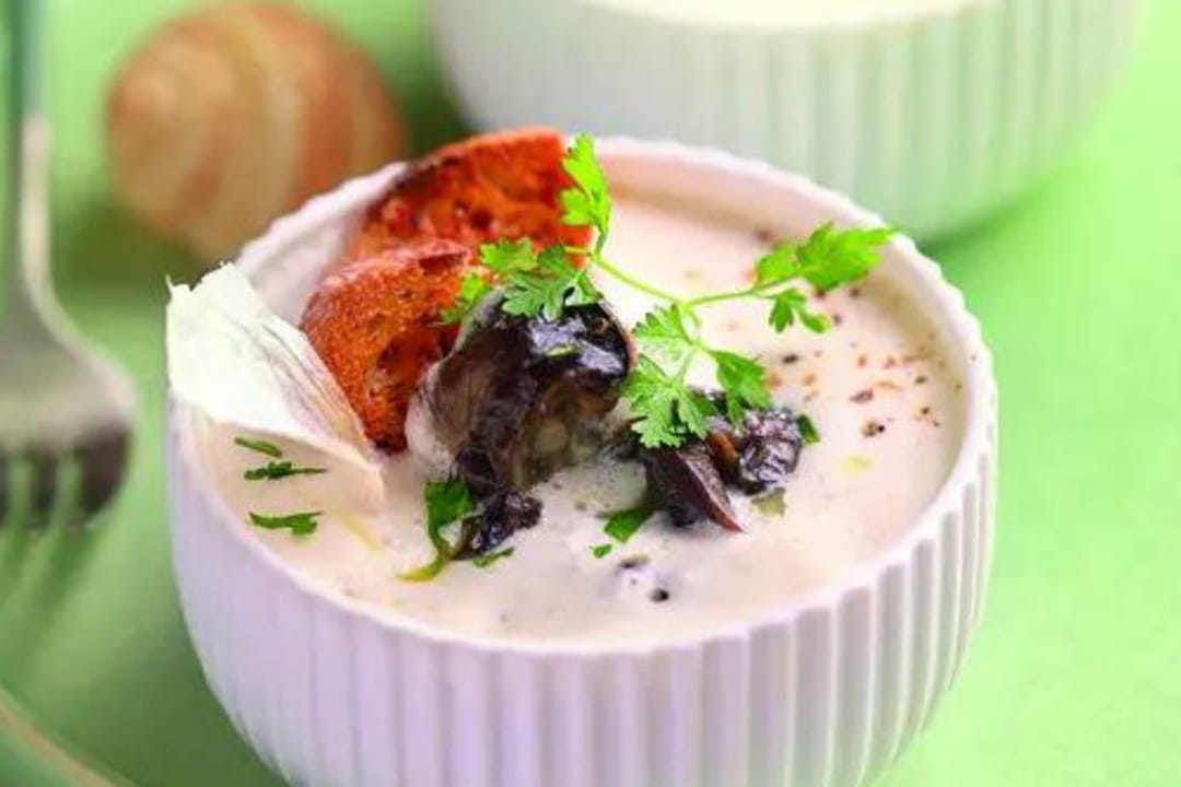 Cassolette d'escargots à la crème d'ail