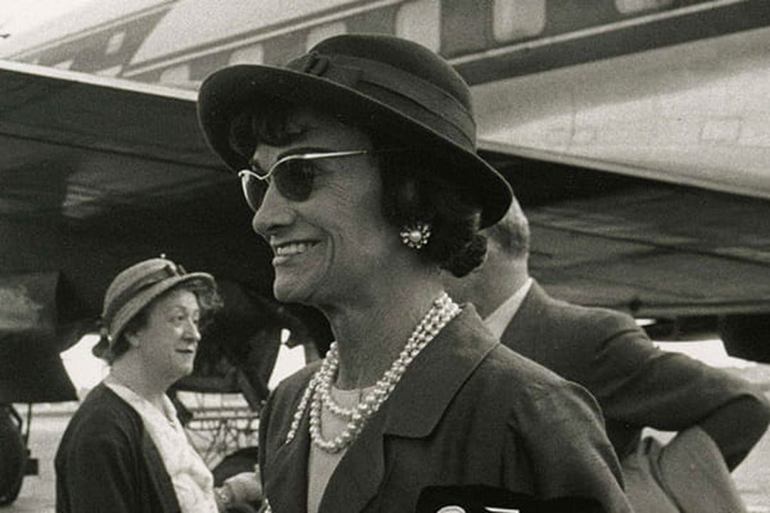 Retour sur l'allure de Coco Chanel, icône de l'élégance à la française