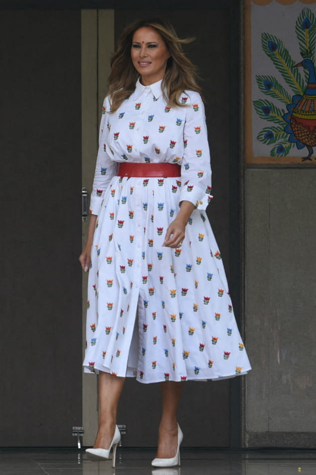 Melania Trump en robe imprimée avec ceinture