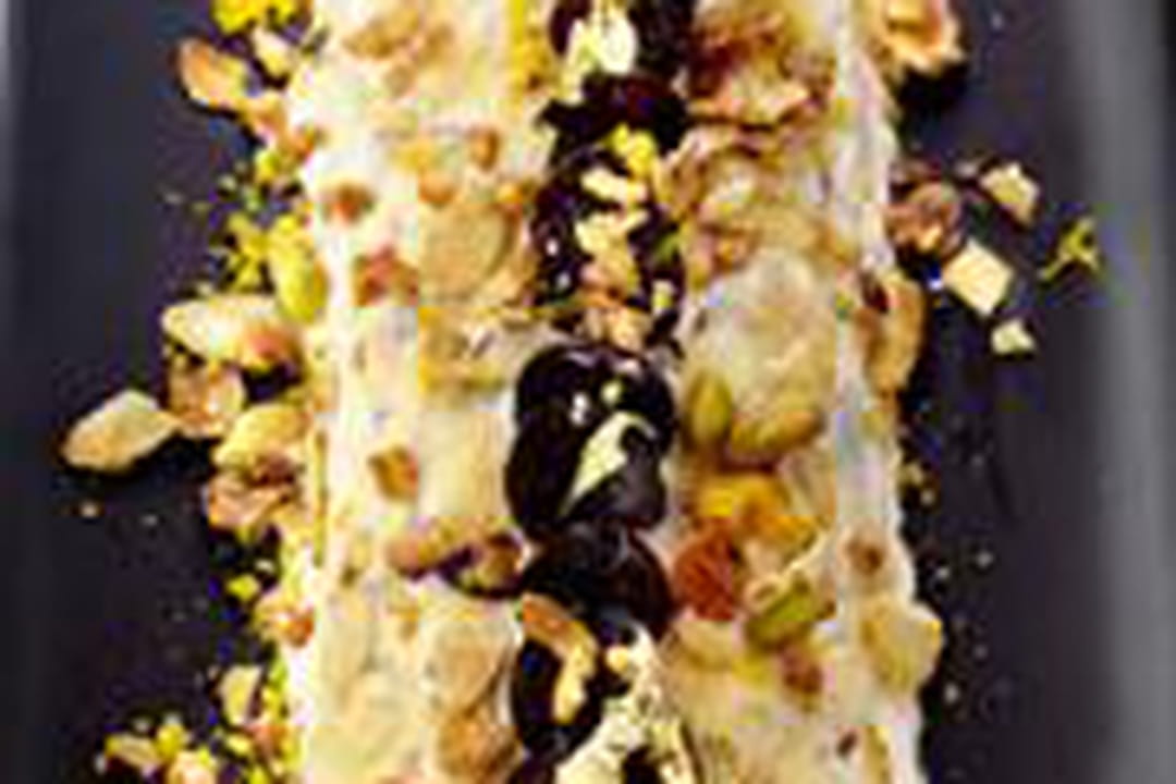 Bûche de nougat glacé et amarena