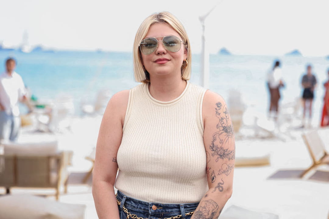 Louane nous fait rêver avec ce total look Miu Miu pile dans l'air du temps