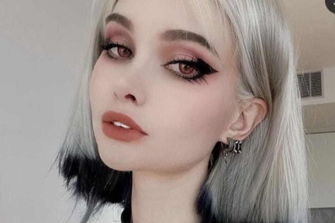 Le maquillage gothique avec eyeliner graphique