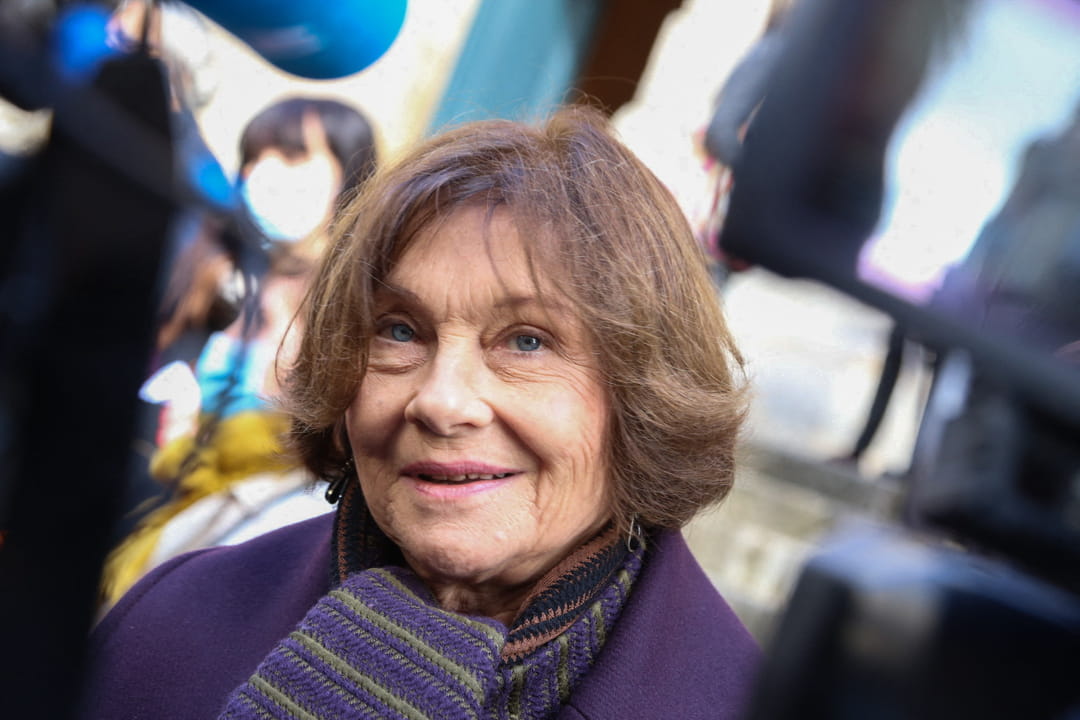 Macha Méril charmée par un journaliste télé : "il a un charme fou"