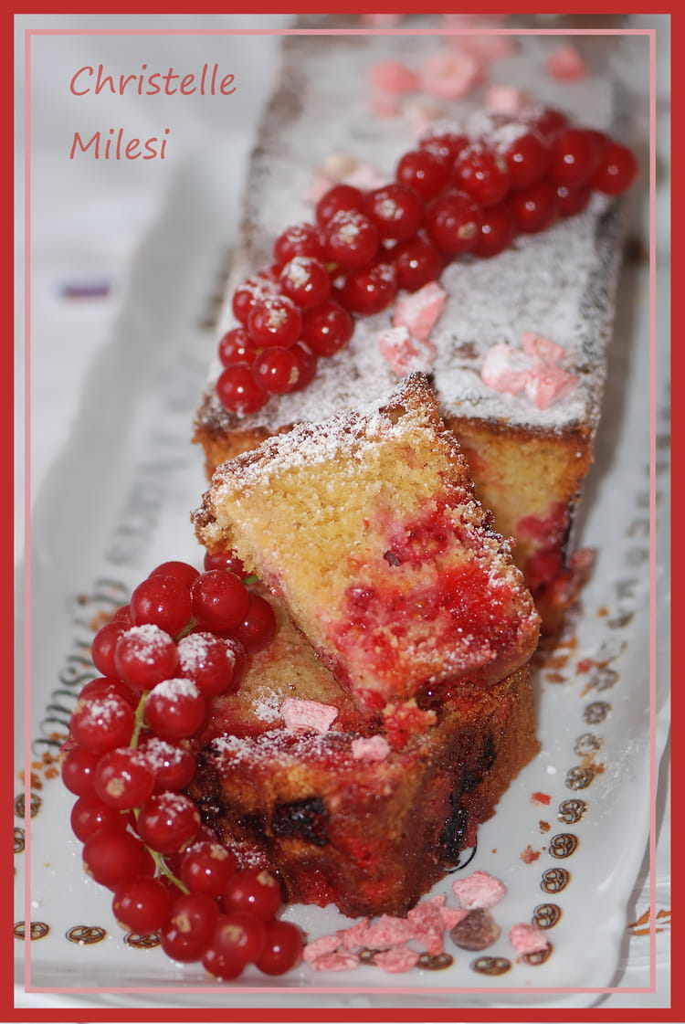 Recette de Cake aux groseilles rouges et pralines roses
