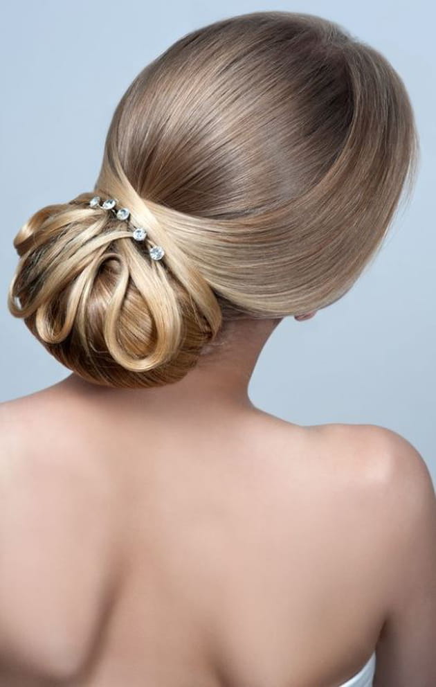 Chignon élégant avec strass