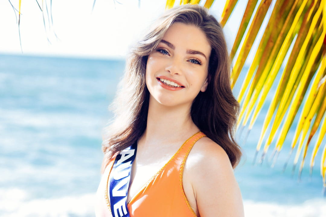 Miss Auvergne (Alice De Lima Guimaraes) pose en maillot en Martinique