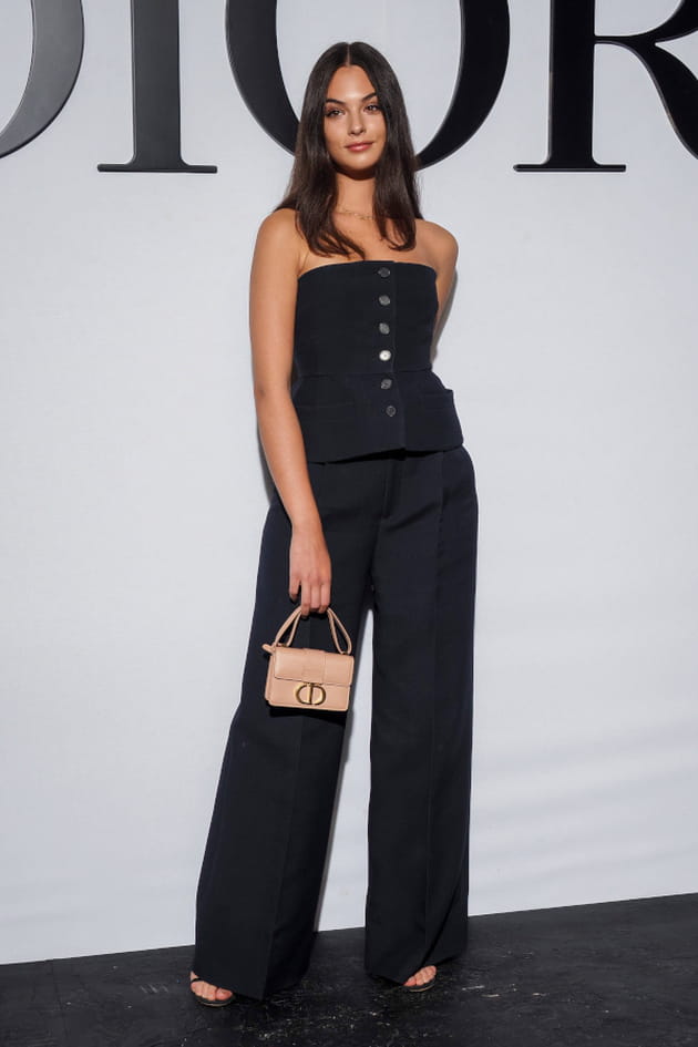 Deva Cassel en tailleur bustier