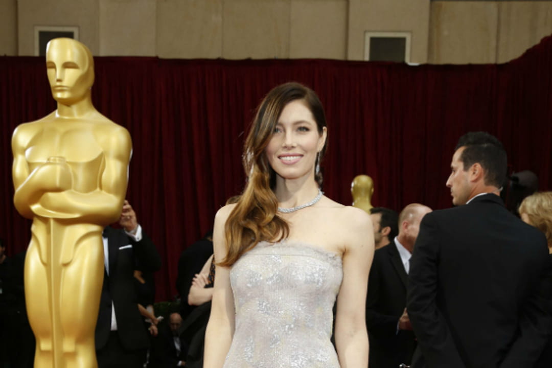 Jessica Biel en robe longue avec traîne