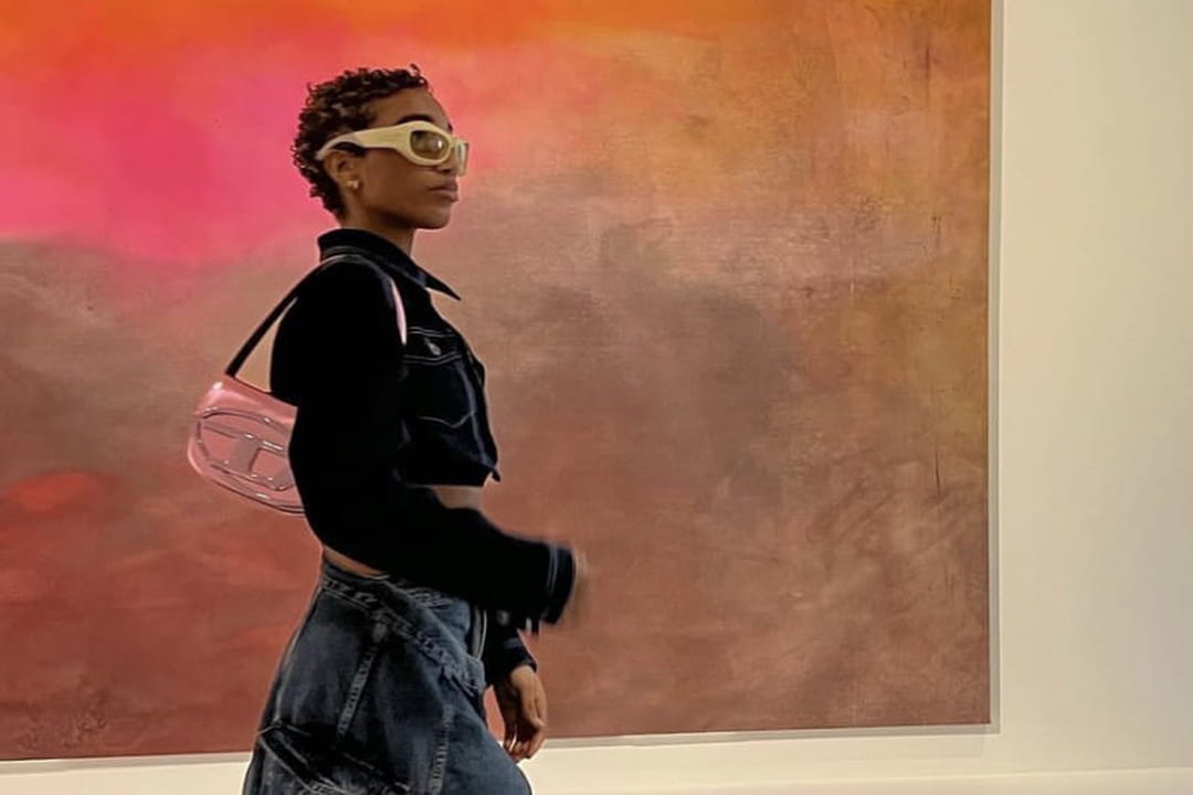 Solene, lookée au musée