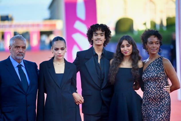 Luc Besson présente ses enfants : PHOTOS de famille sur tapis rouge ...