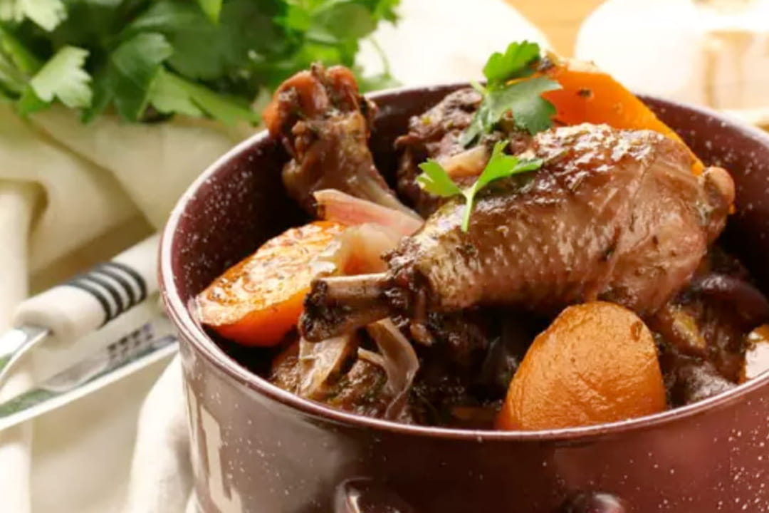Coq au vin rouge : la meilleure recette
