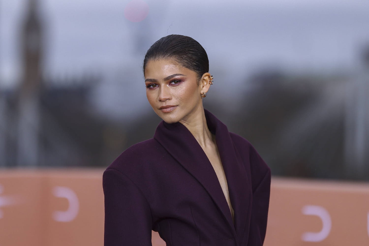 Zendaya crée l'événement avec sa tenue de robot futuriste - l'actrice ...