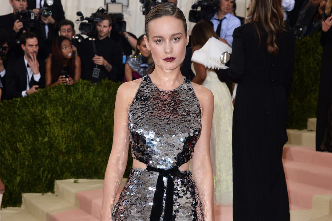 Brie Larson en robe à paillettes