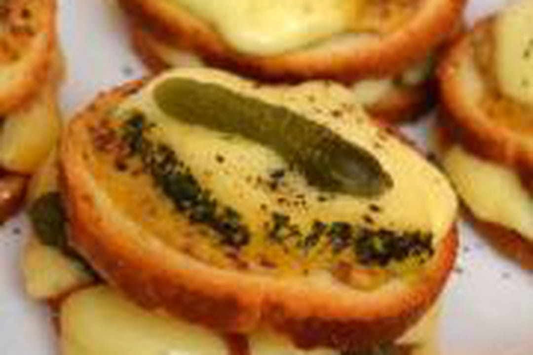 Petits croques à la raclette et moutarde à l'ancienne