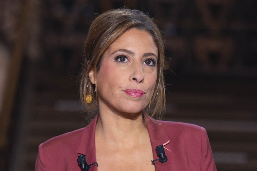 Léa Salamé, soutenue par son compagnon : "être belle-mère, un chemin ...