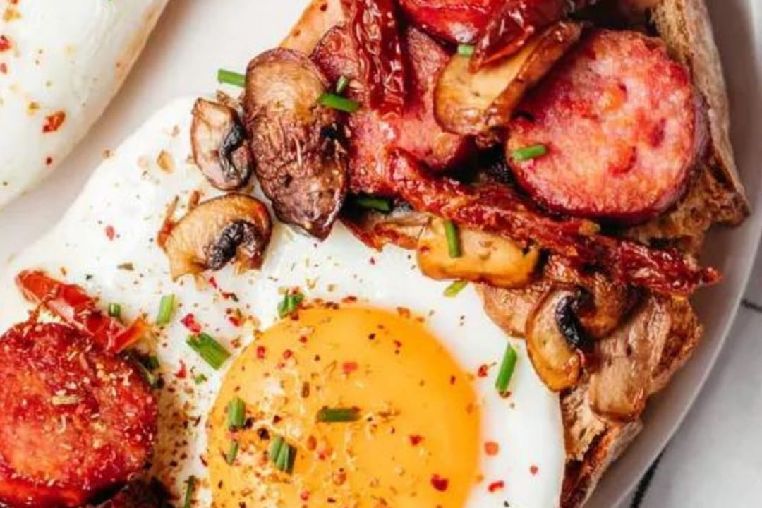 Toast english à la saucisse de Montbéliard