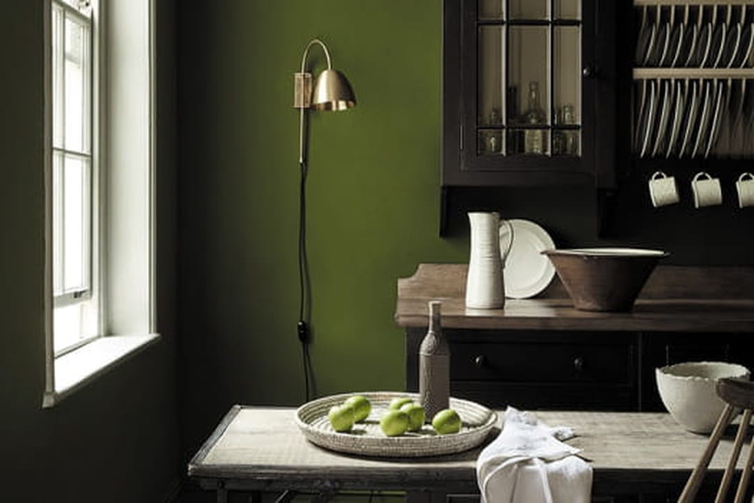 Du vert kaki sur les murs