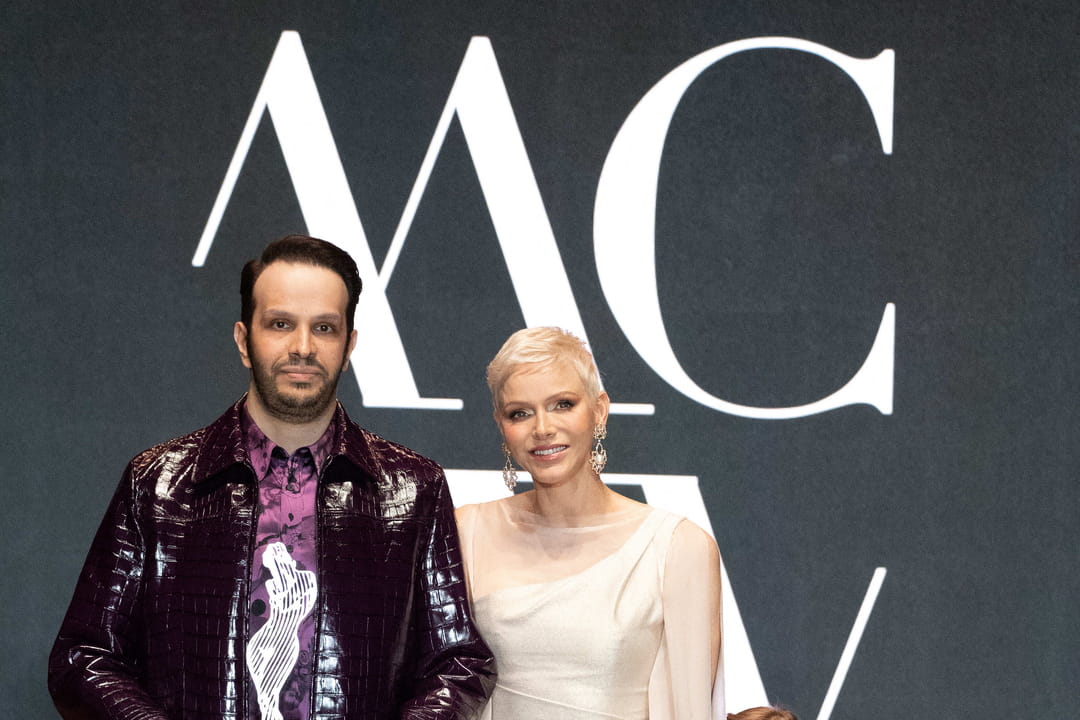 Abdul Al-Romaizan, créateur de la marque Ramzen pose avec Charlene et ...