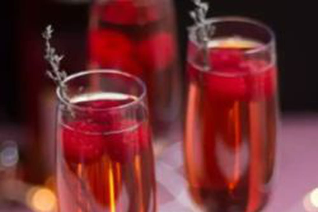 Cocktail de champagne aux fruits rouges