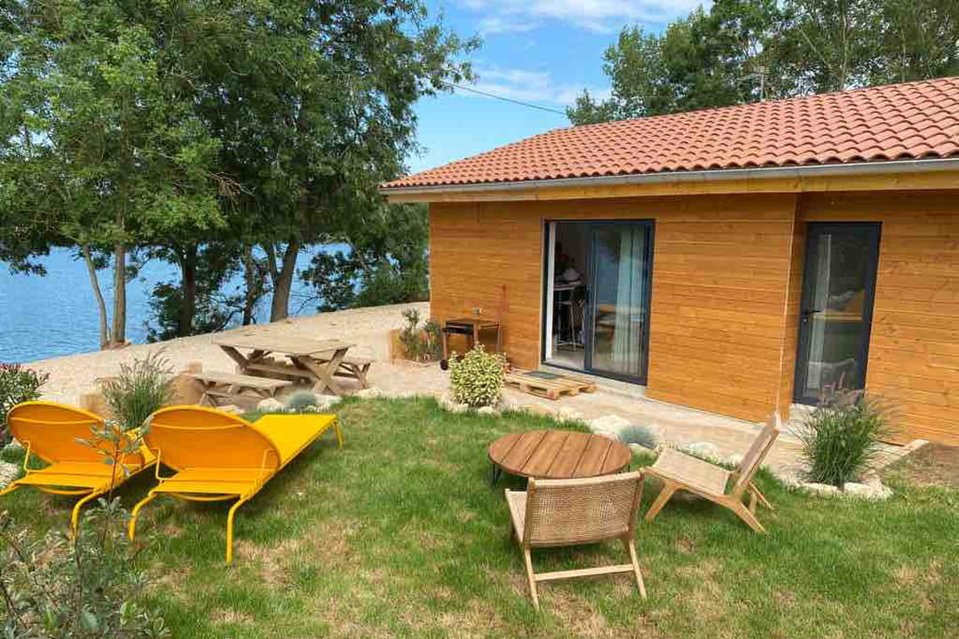 Un chalet au bord de l'eau