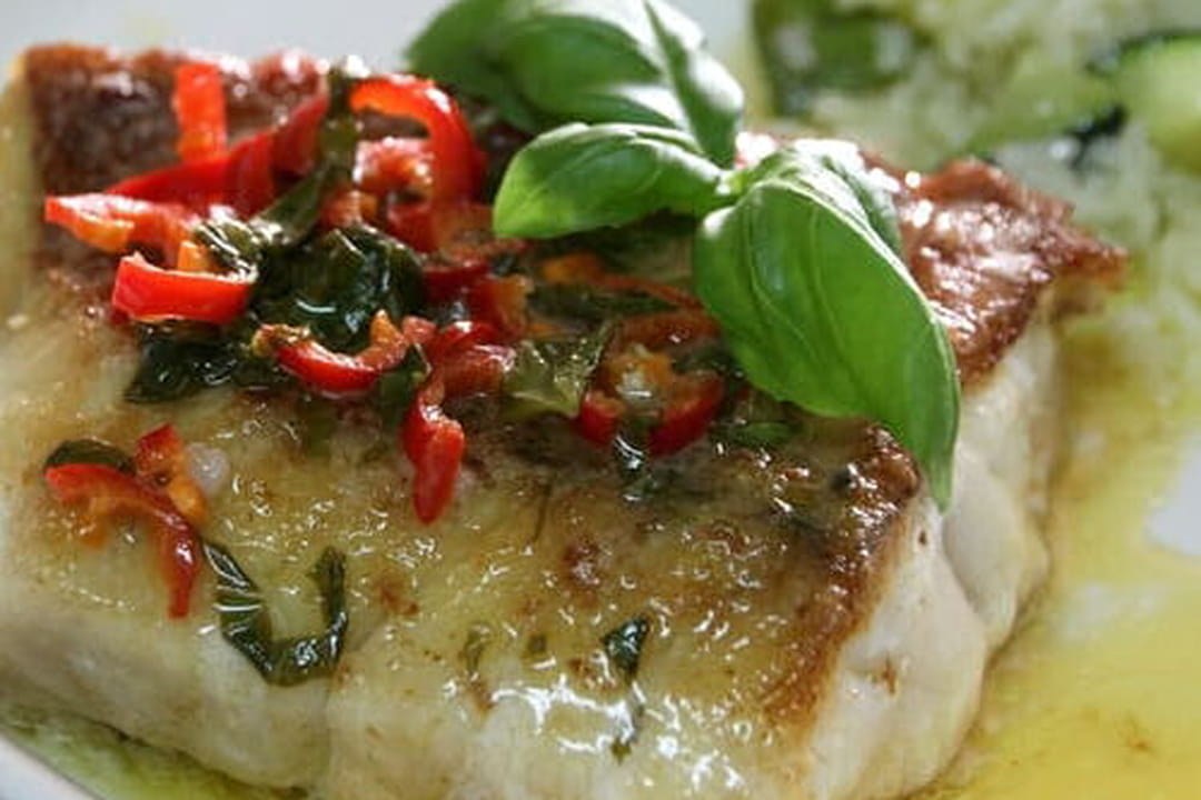 Dos de dorade rouge au beurre de basilic pimenté