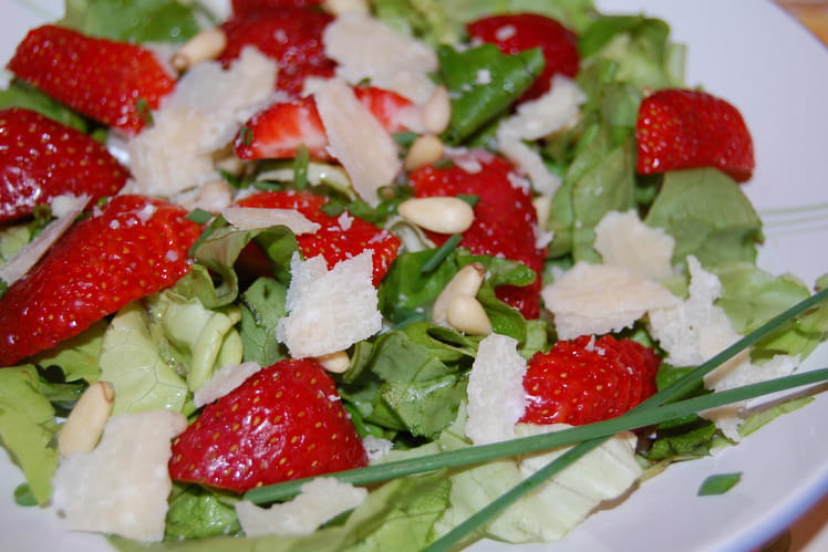 Recette de Salade verte aux fraises