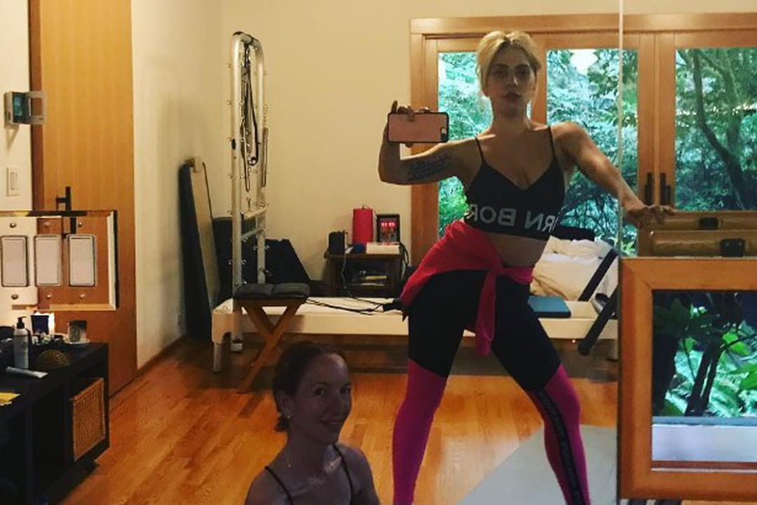 Lady Gaga réussit sa rééducation grâce au Pilates Reformer