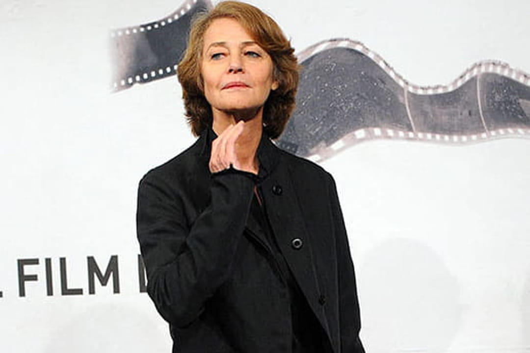 Charlotte Rampling, le chic à l'anglaise en 23 looks