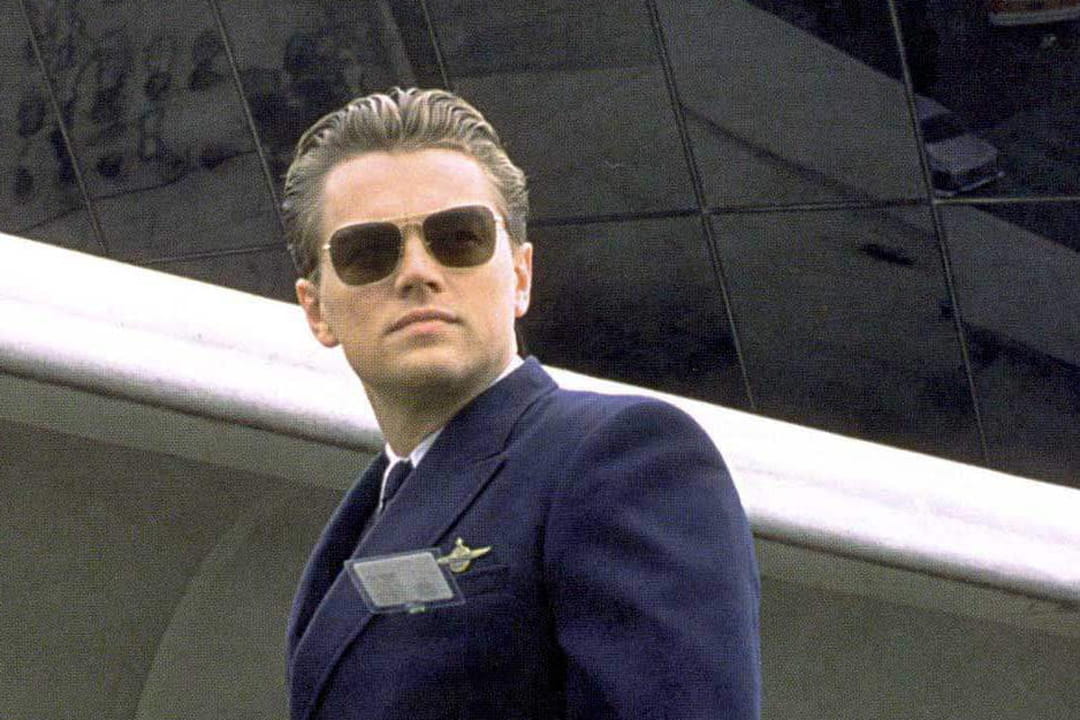 Leonardo DiCaprio en tenue d'aviateur