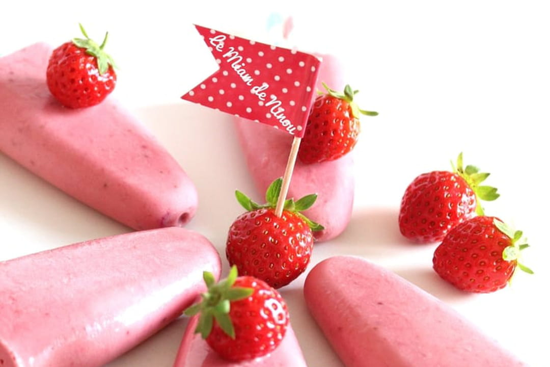 Popsicles aux fraises et lait de coco