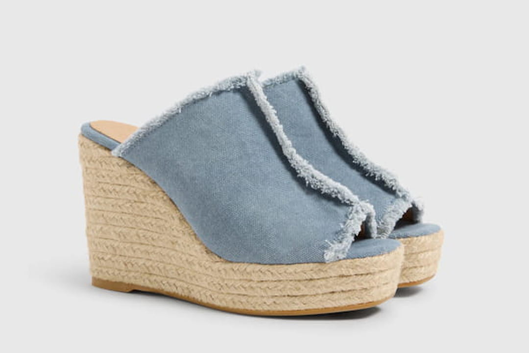 Mules compensées en denim