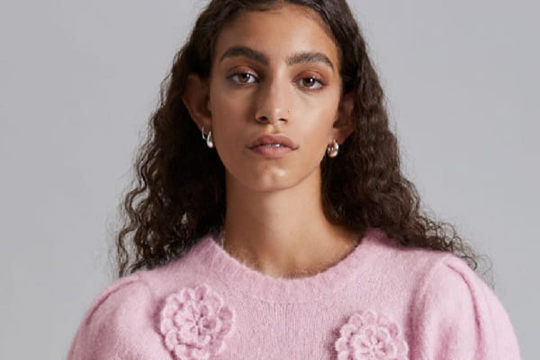 Pull en maille avec des roses