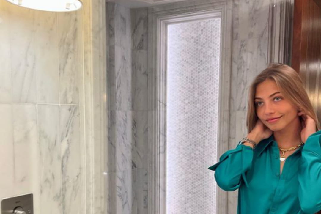 Stella Belmondo: son séjour de rêve à Abu Dhabi après la mort de Jean ...