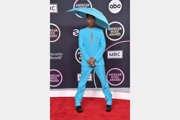 Billy Porter en costume turquoise Botter