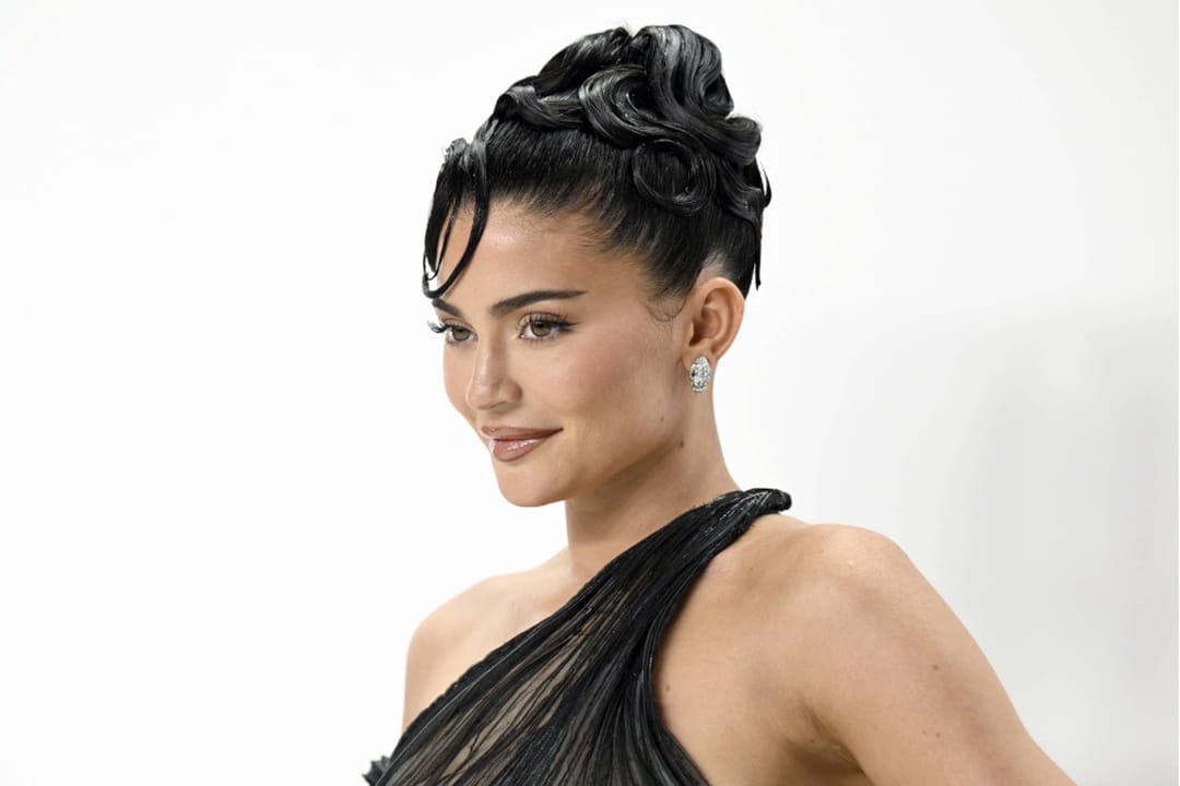 Le chignon sculptural de Kylie Jenner