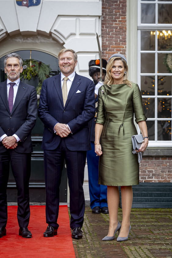 En robe midi, Maxima des Pays-Bas confirme la couleur tendance pour les ...