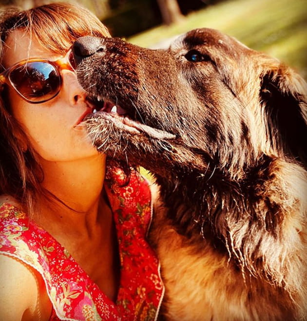 Faustine Bollaert et Nessie : big bisou