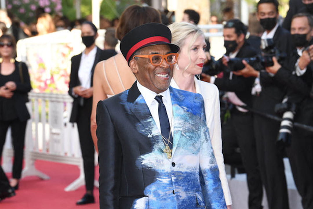Spike Lee en costume imprimé