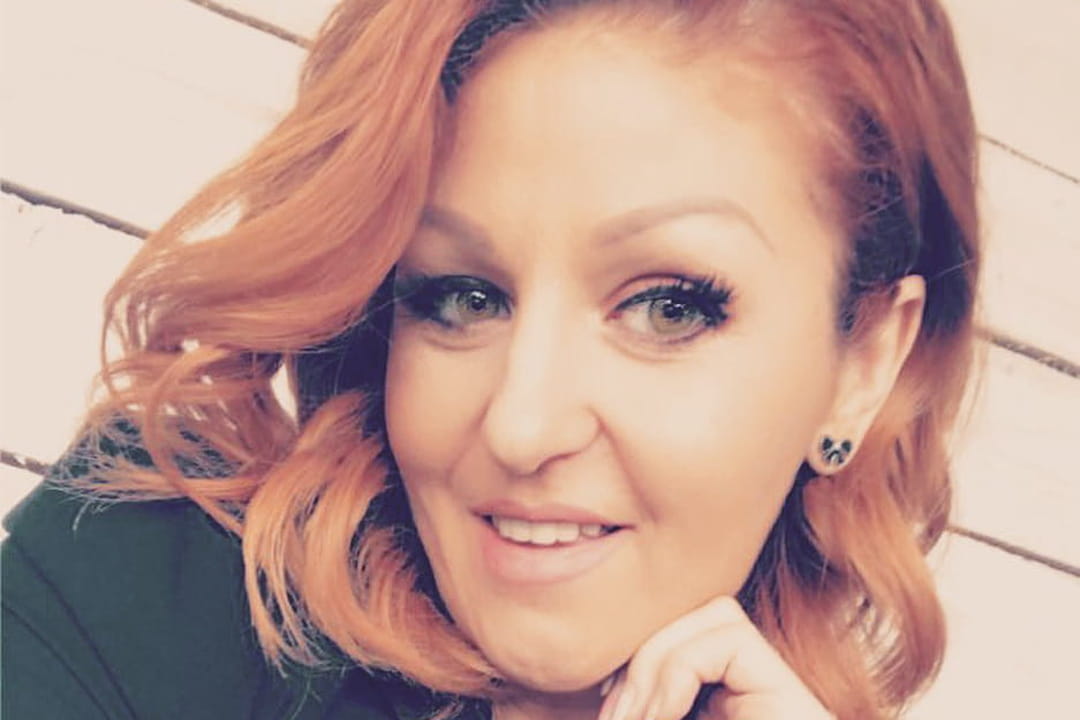 Cindy Sander rousse et les cheveux en cascade sur Instagram en 2020