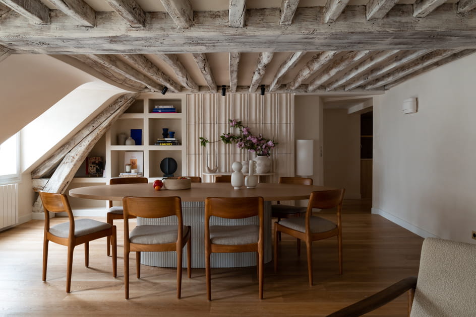 Après : une salle à manger optimisée sous les poutres apparentes