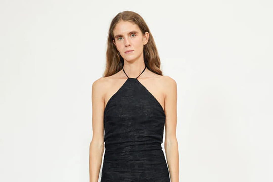 Robe noire asymétrique