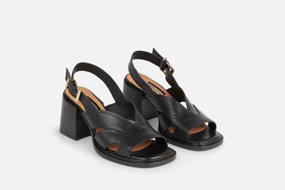 Sandales noires en cuir