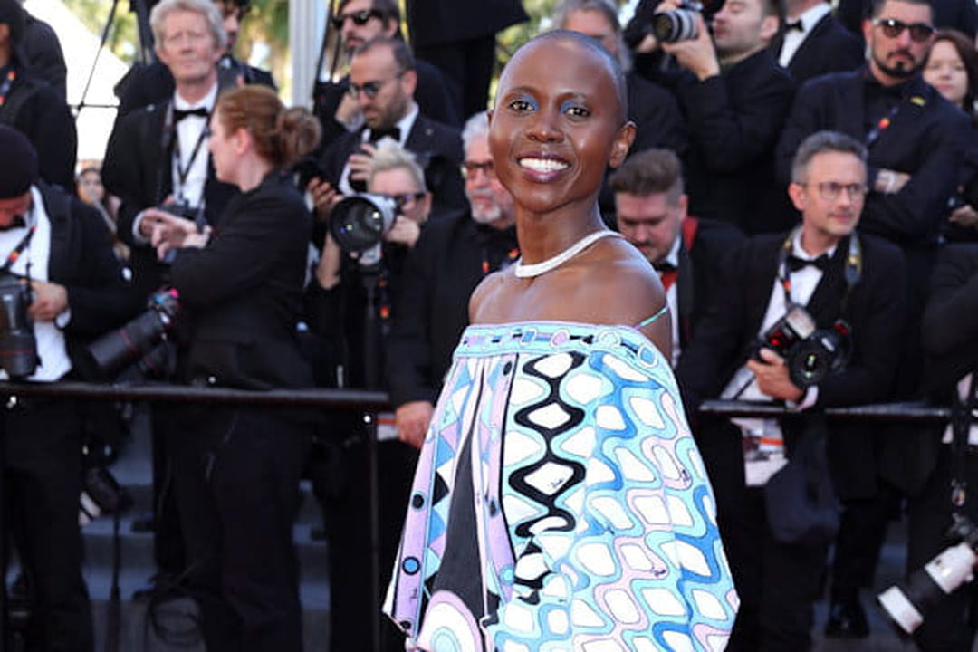 Eliane Umuhire en robe Pucci et bijoux Boucheron