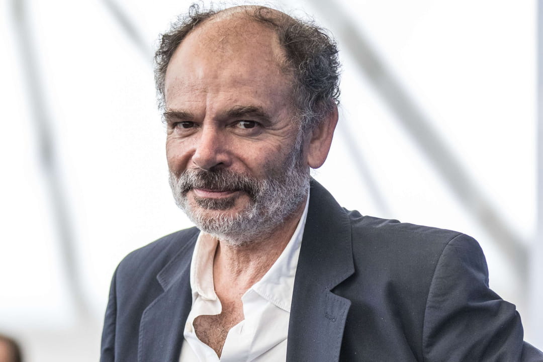 Jean-Pierre Darroussin, gêné par la différence d'âge avec sa compagne ...