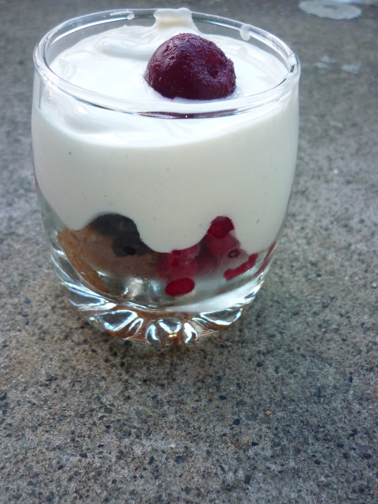 Recette de Tiramisu aux fruits rouges en verrines : la recette facile