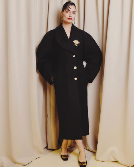 Inédit ! Clara Luciani montre son visage sans frange et tente une ...