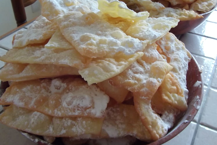 Recette Oreillettes fines et croustillantes : la recette facile