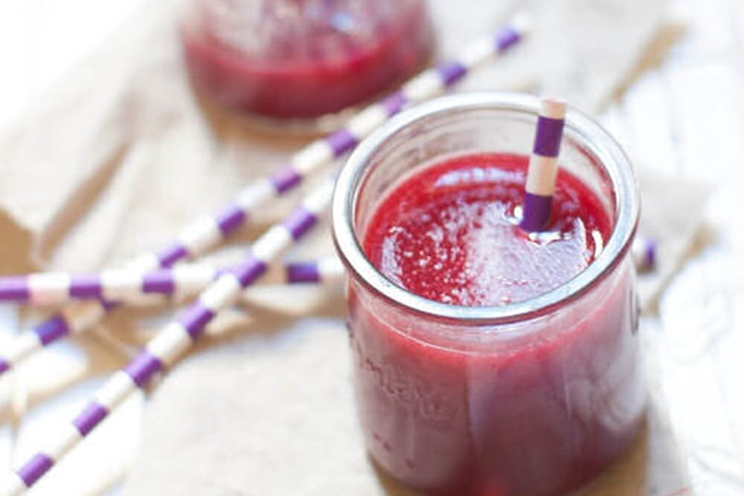 Jus rouge à la betterave, pomme, orange et pamplemousse